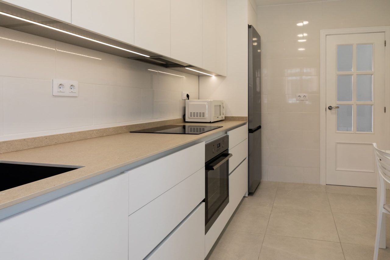 Cocina Lineal Minimalista - FAJOVI Cocinas